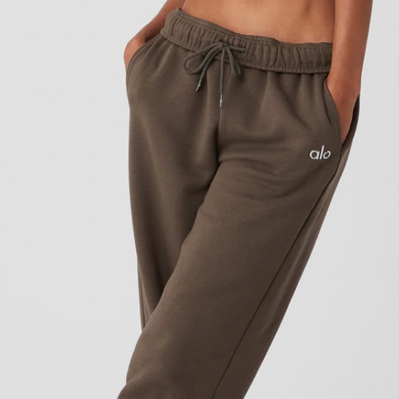 ALO Yoga | Pants & Jumpsuits | Alo Yoga Accolade Sweatpant Hot Cocoa Xs | Poshmark